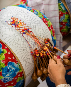 Renda de Bilros: descubra sua tradição através de fios e agulhas - CRAB ...