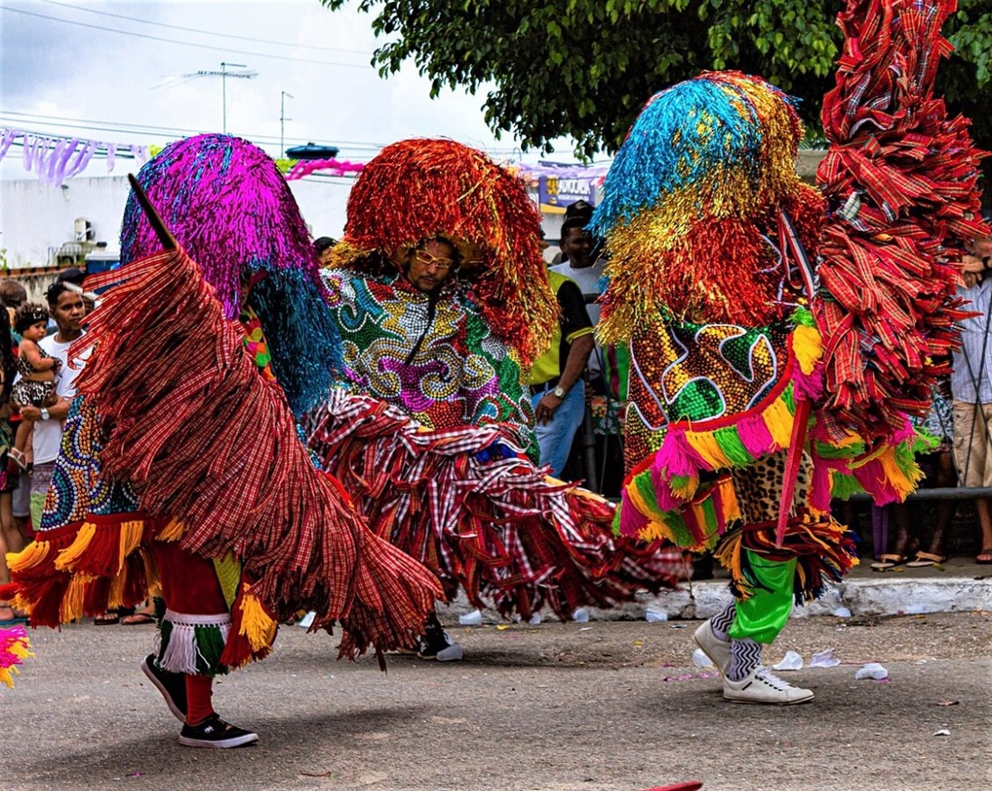 Caboclo de Lança - Série: Brincantes de Carnaval - O artesanato que ...